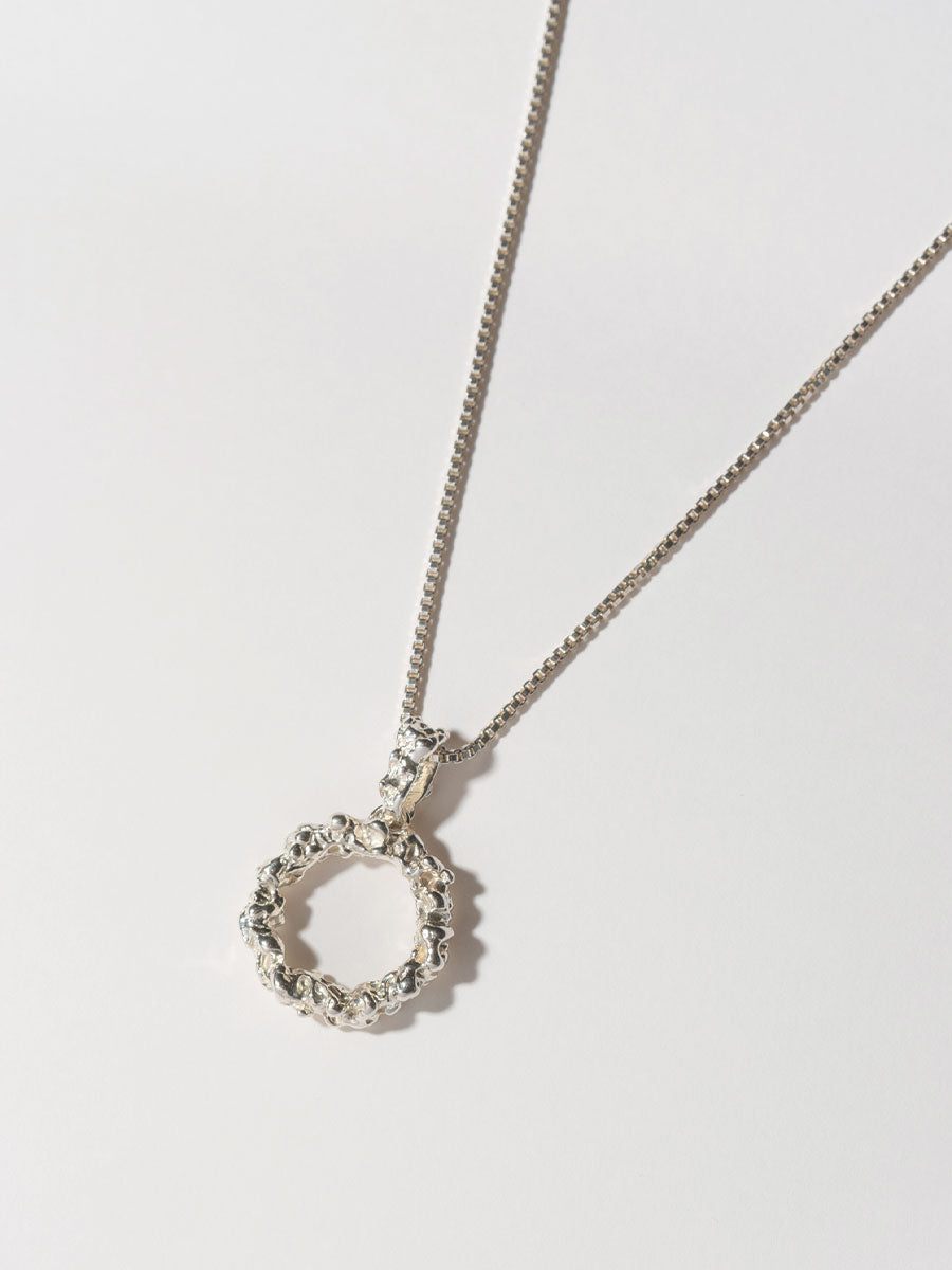 ROCA LOOP NECKLACE
