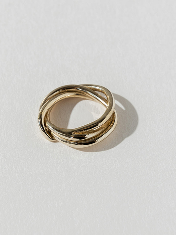 TANGLE RING